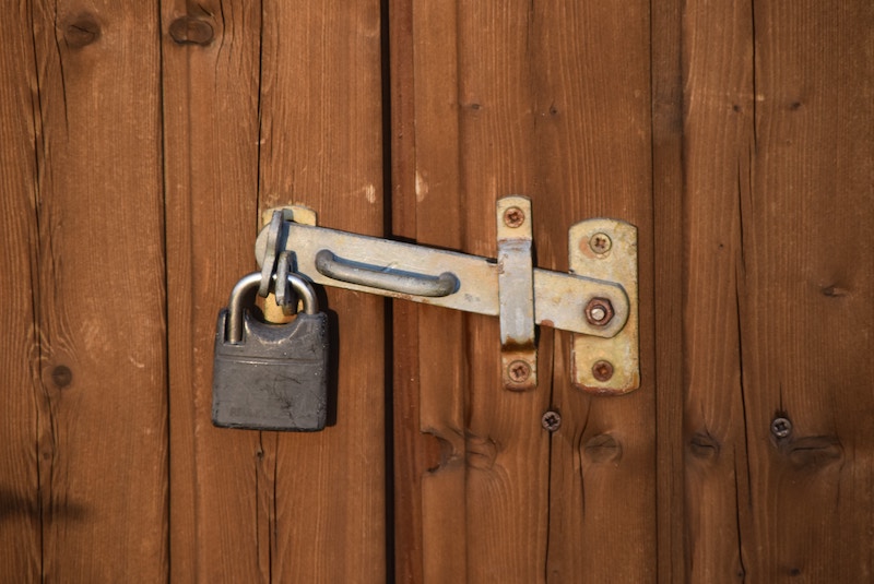 Navigating the Real Estate Lock-in Effect: Why Homeowners Are Staying ...