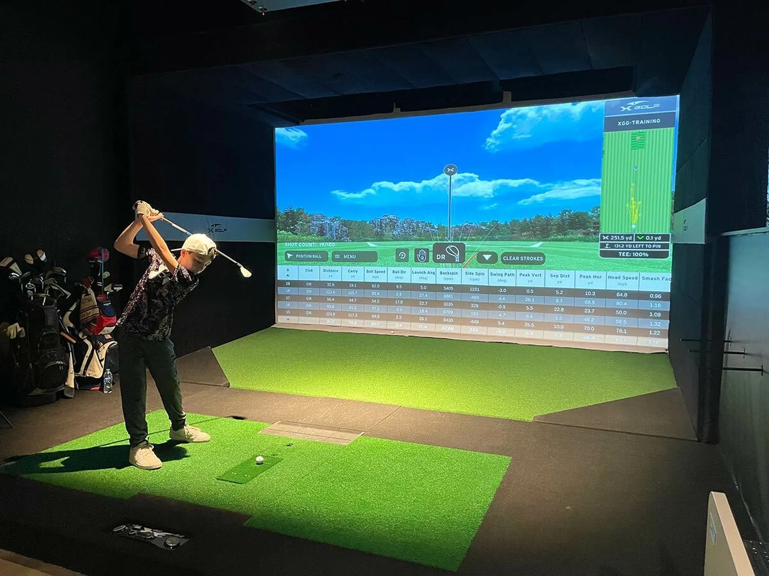 X-Golf brings indoor golfing closer to home, with 10K square-foot ...