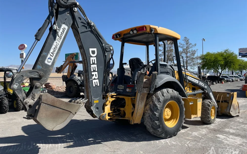 The Benefits of John Deere Backhoes - Boom & Bucket