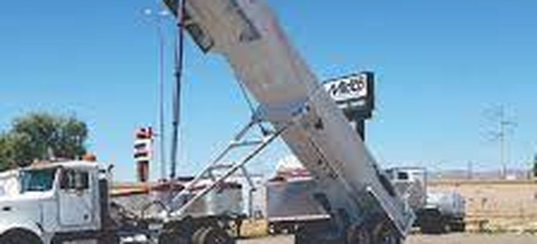 Features of End Dump Trailers - Boom & Bucket