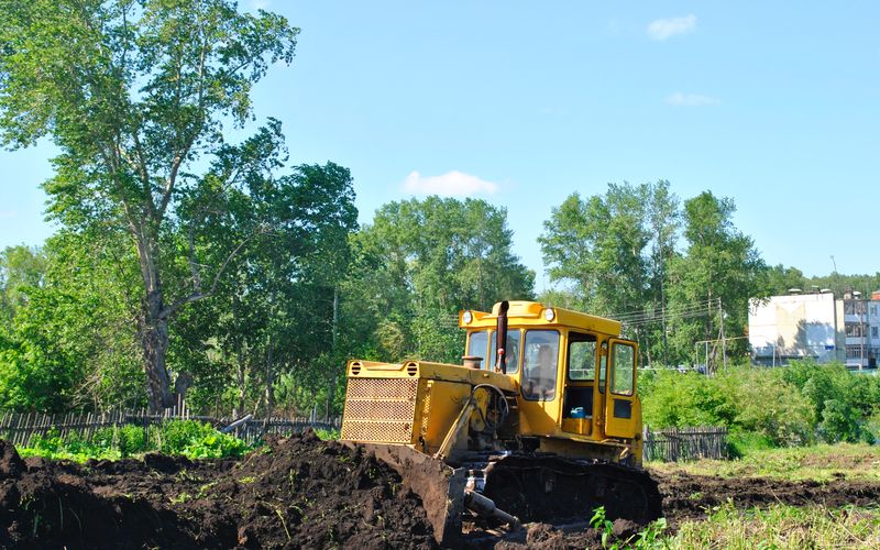 Quick Guide to Backhoes: What is the Average Weight of a Backhoe?