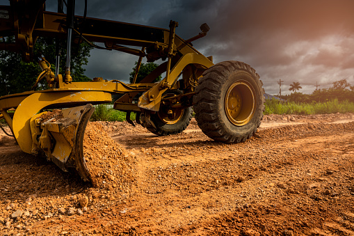 Features and Benefits of Motor Graders for Road Construction