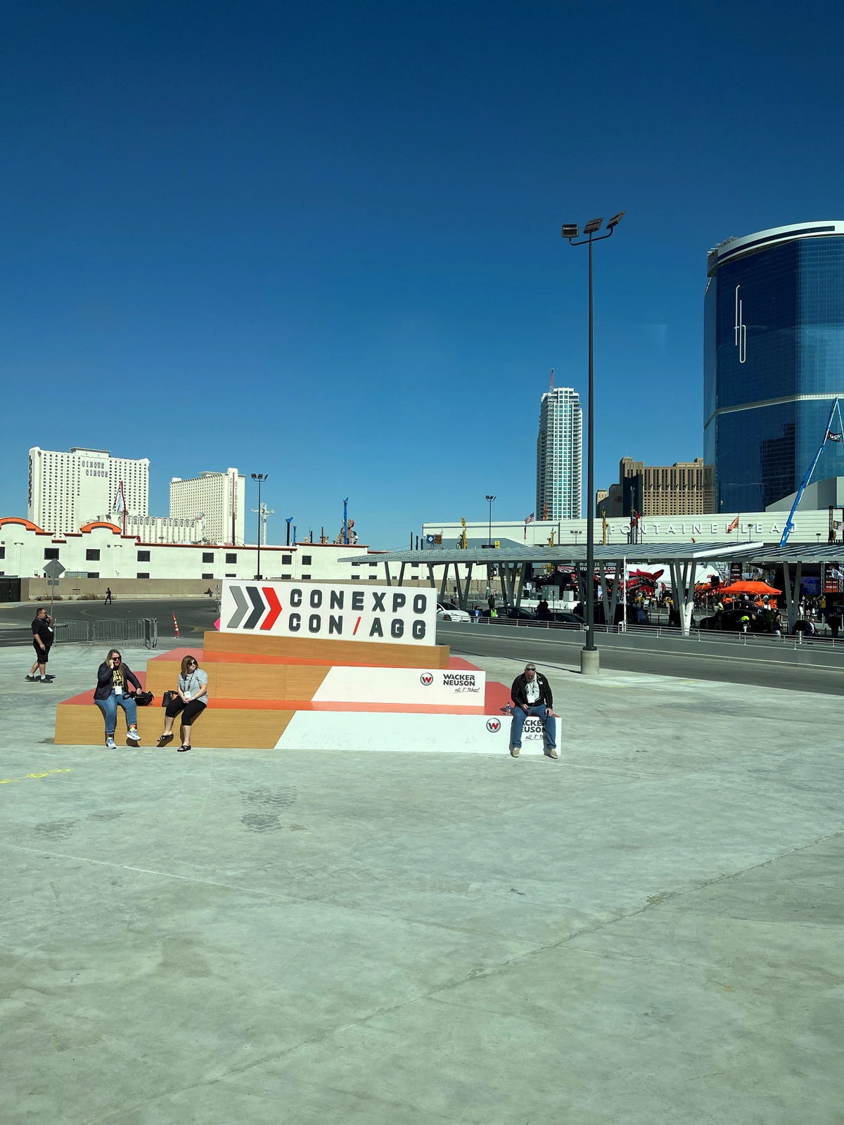 Boom and Bucket en CONEXPO - Boom & Bucket