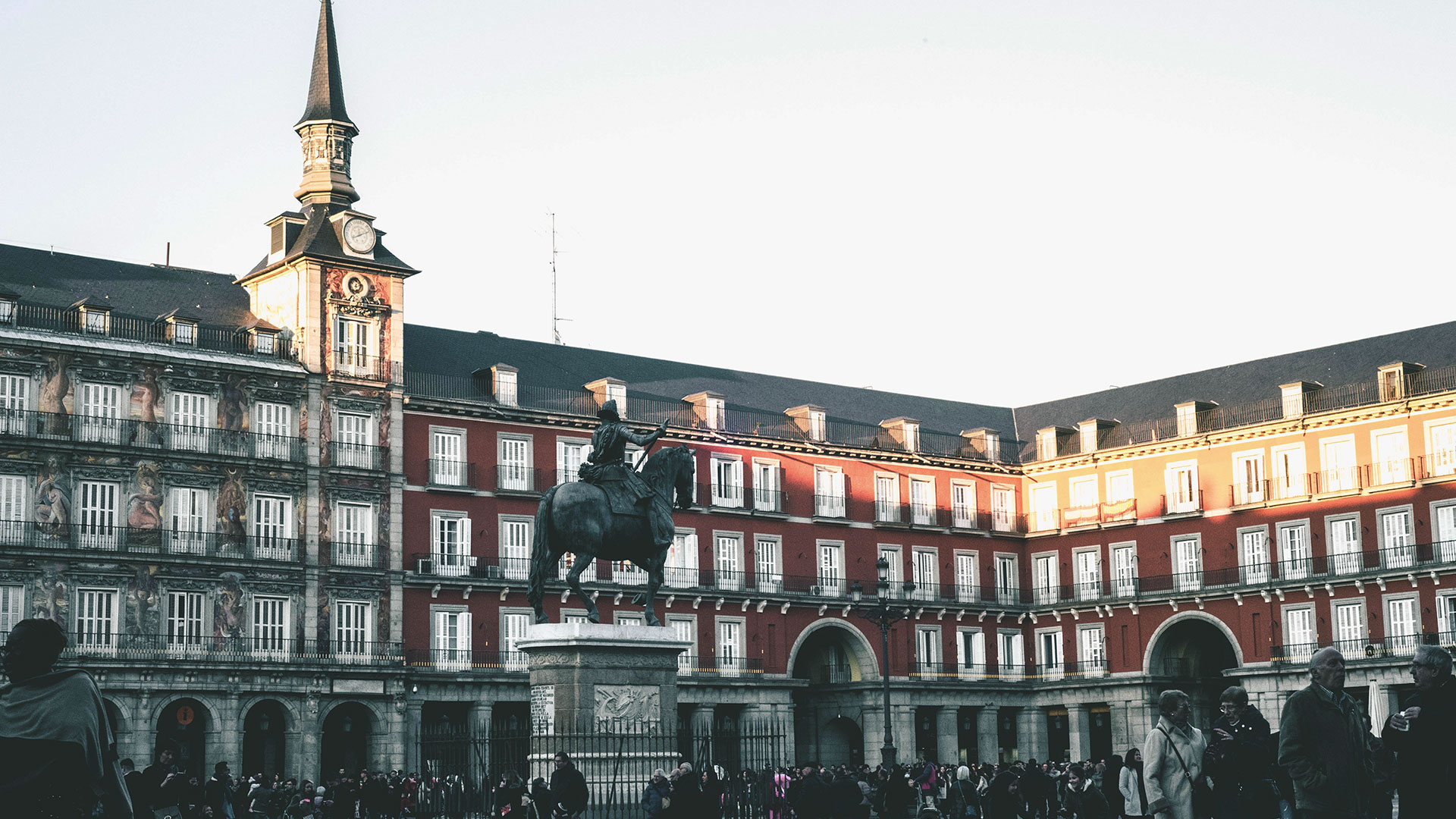 How to use the simple present in Spanish?