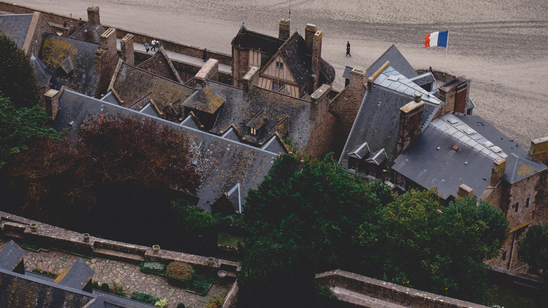 How to make comparisons with adverbs, verbs, and nouns in French?