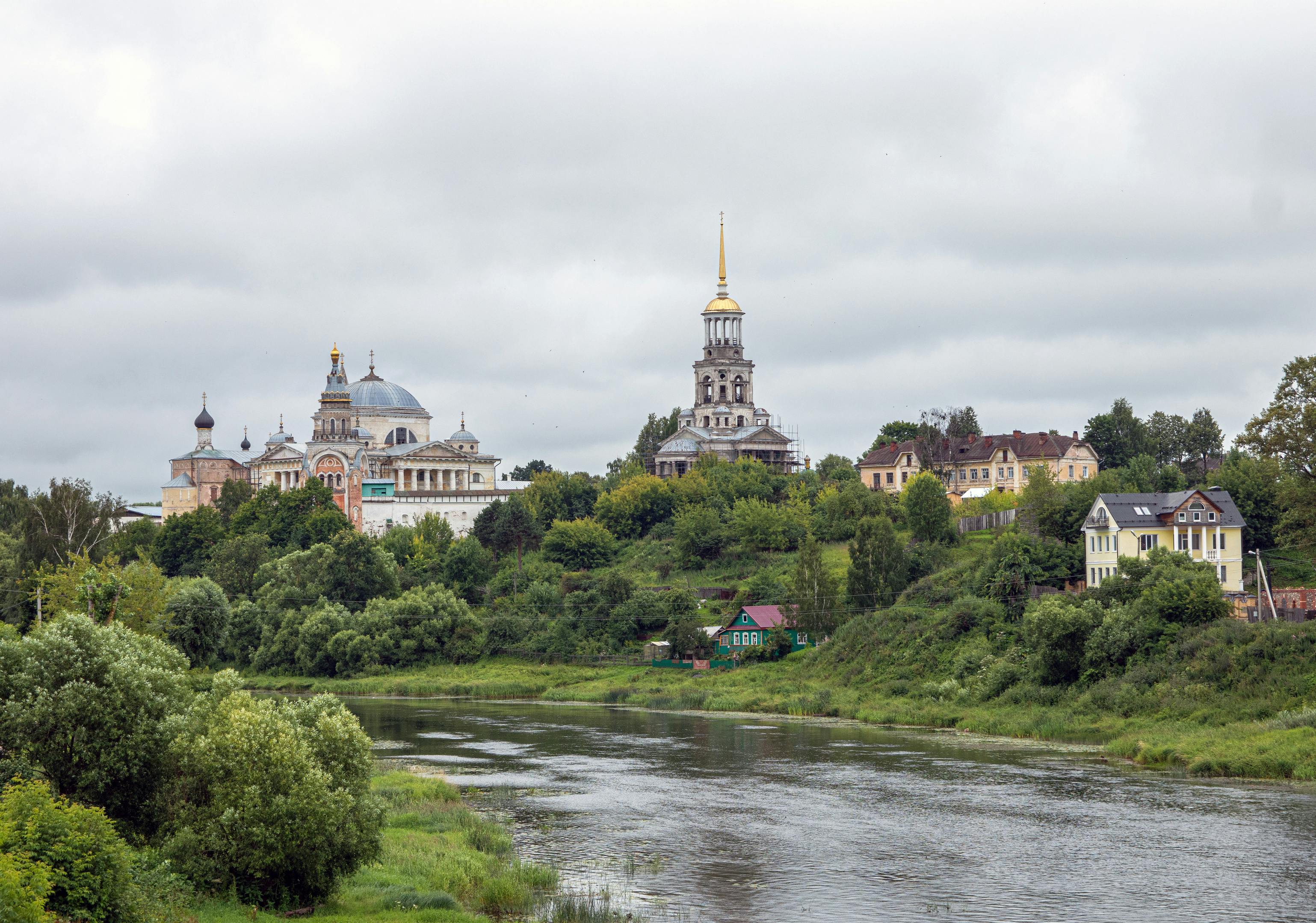 Indefinite words: How to form and use them in Russian?