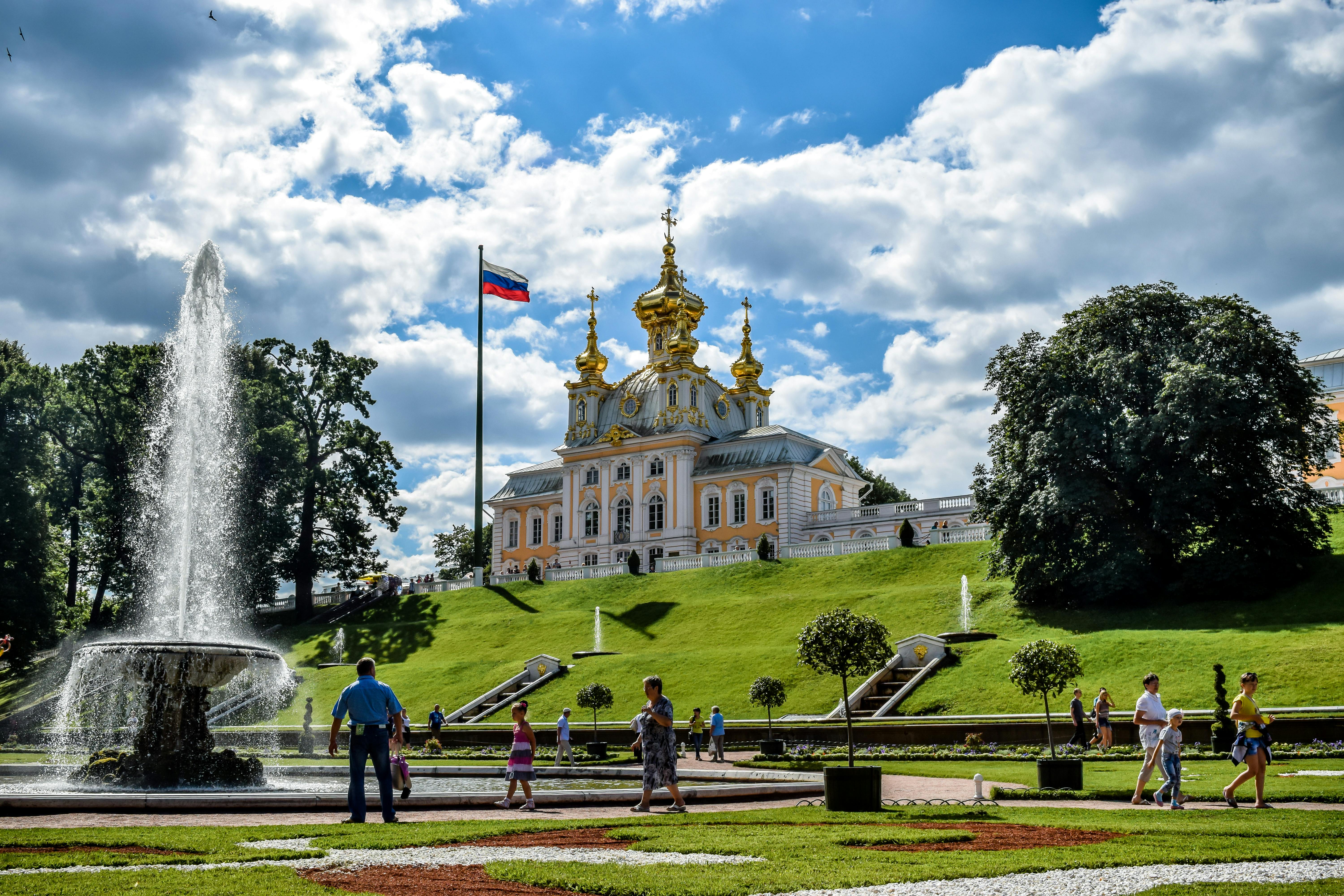 How to use the nominative case in Russian?