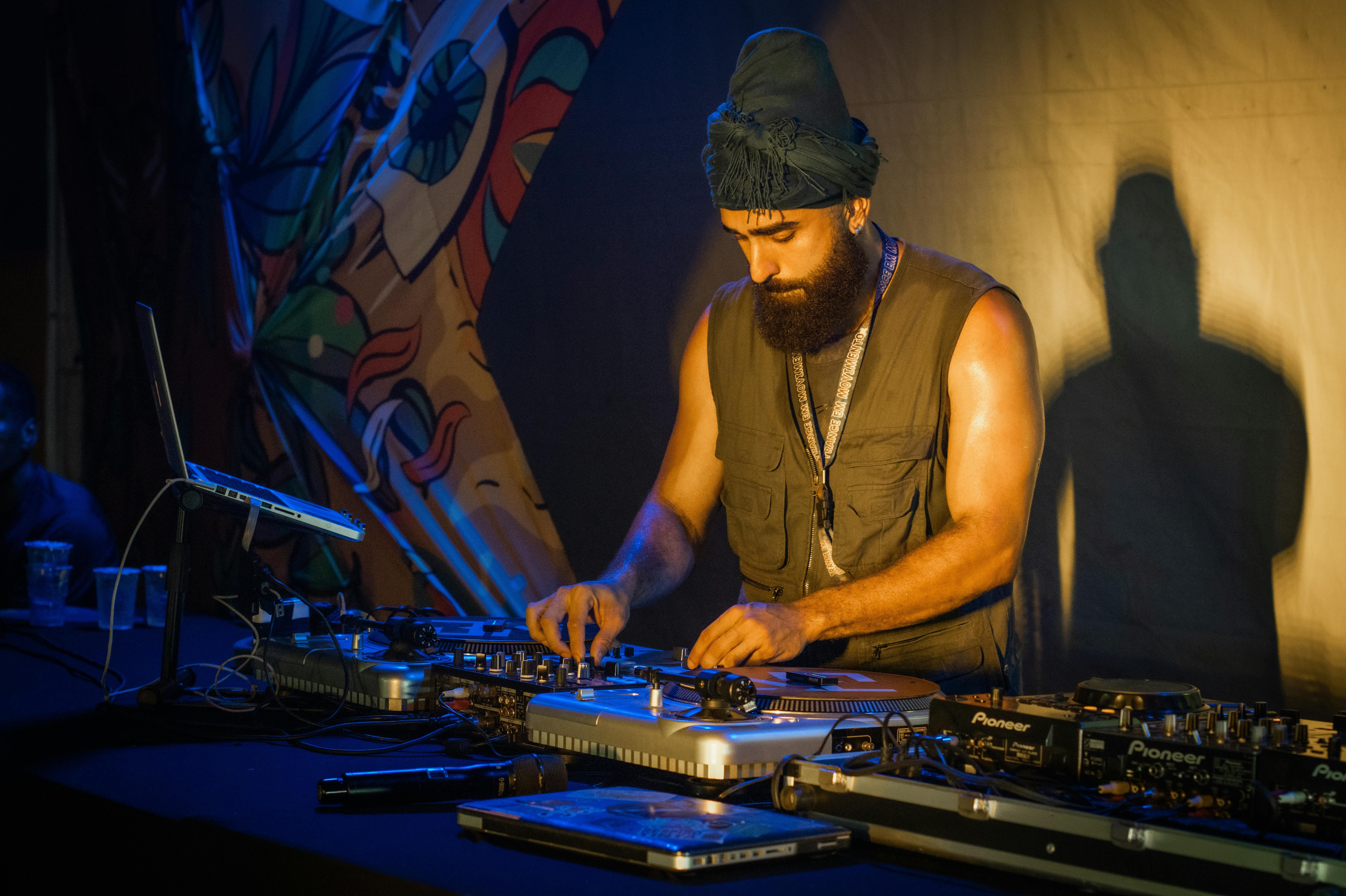 What are two-case prepositions in German and how to use them?