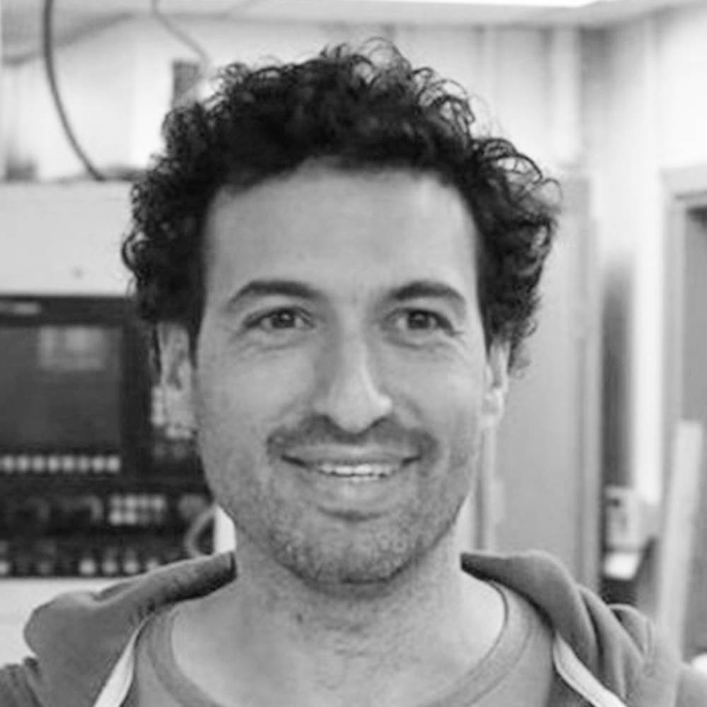 Avi Geiger's headshot