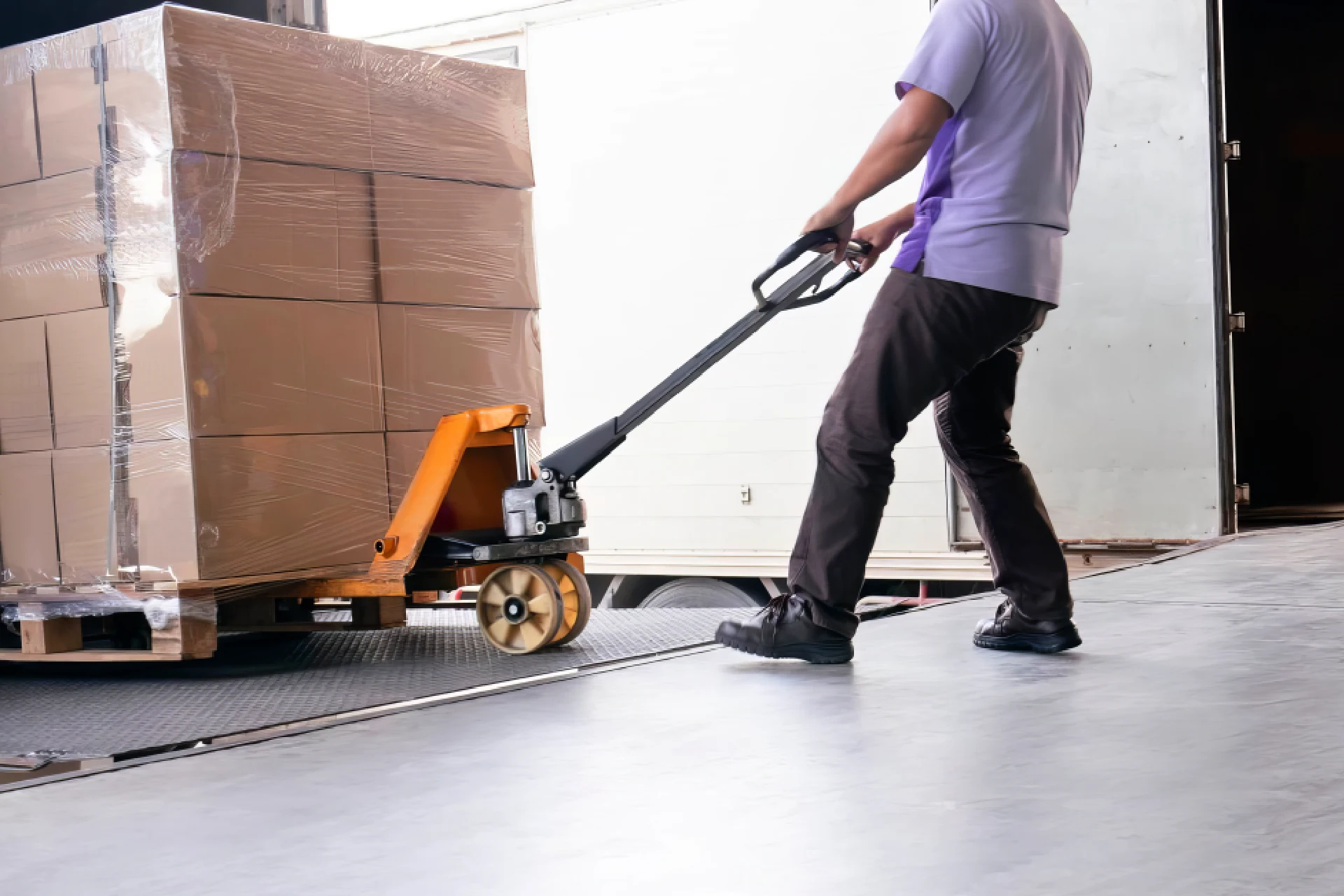 How Many Pallets in a Full Truck Load Can Fit?