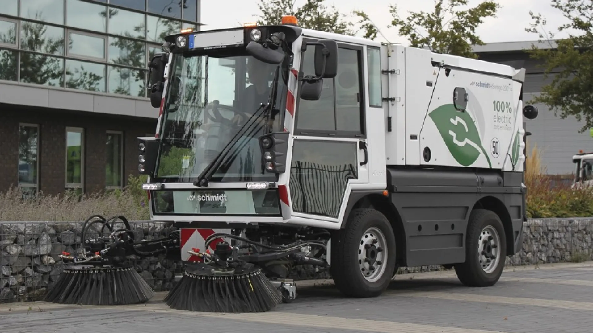 Lonestar Municipal Equipment | Street Sweepers | eSwingo 200+