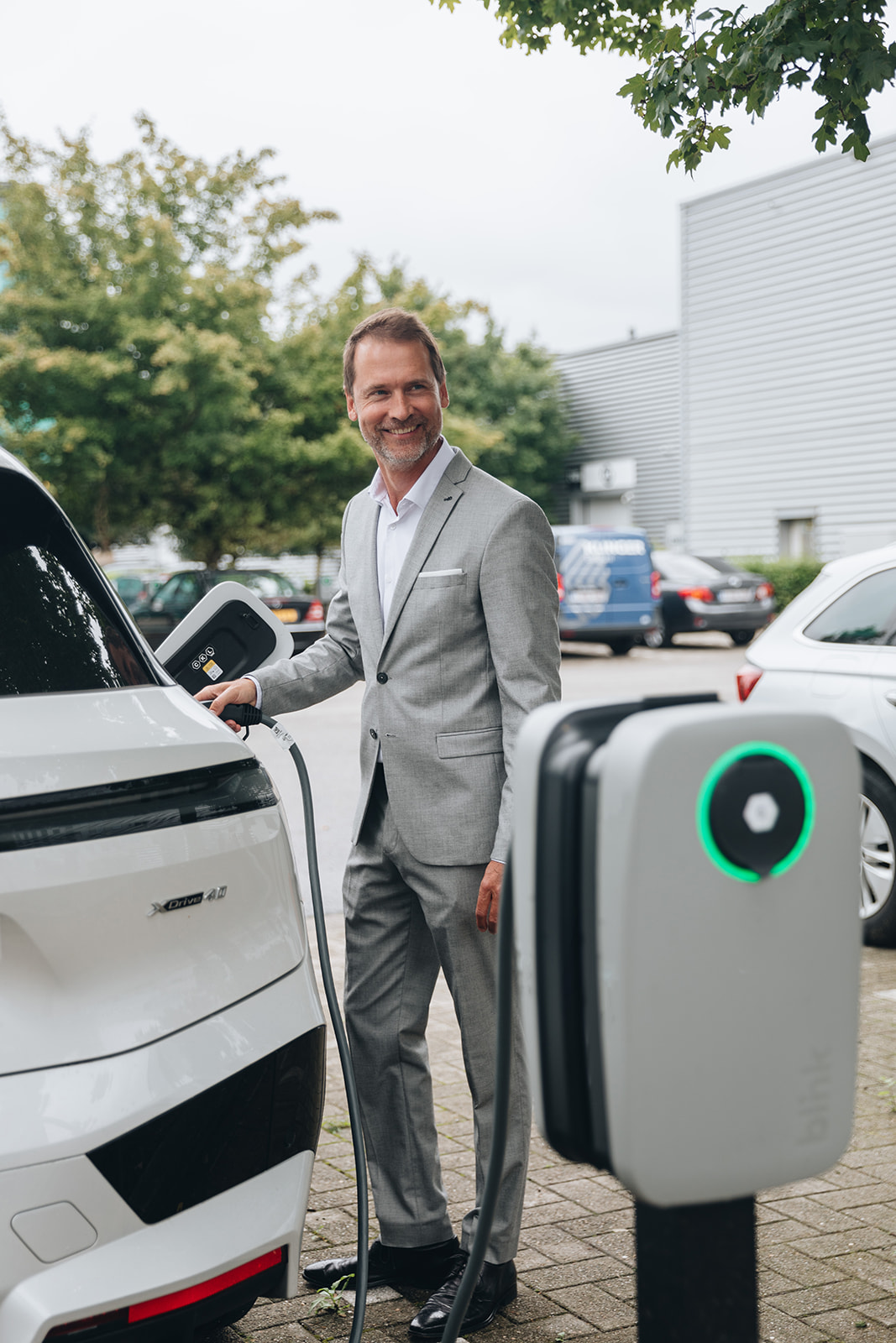 EV-laadstations voor residentiële gebouwen | Blink Charging BE