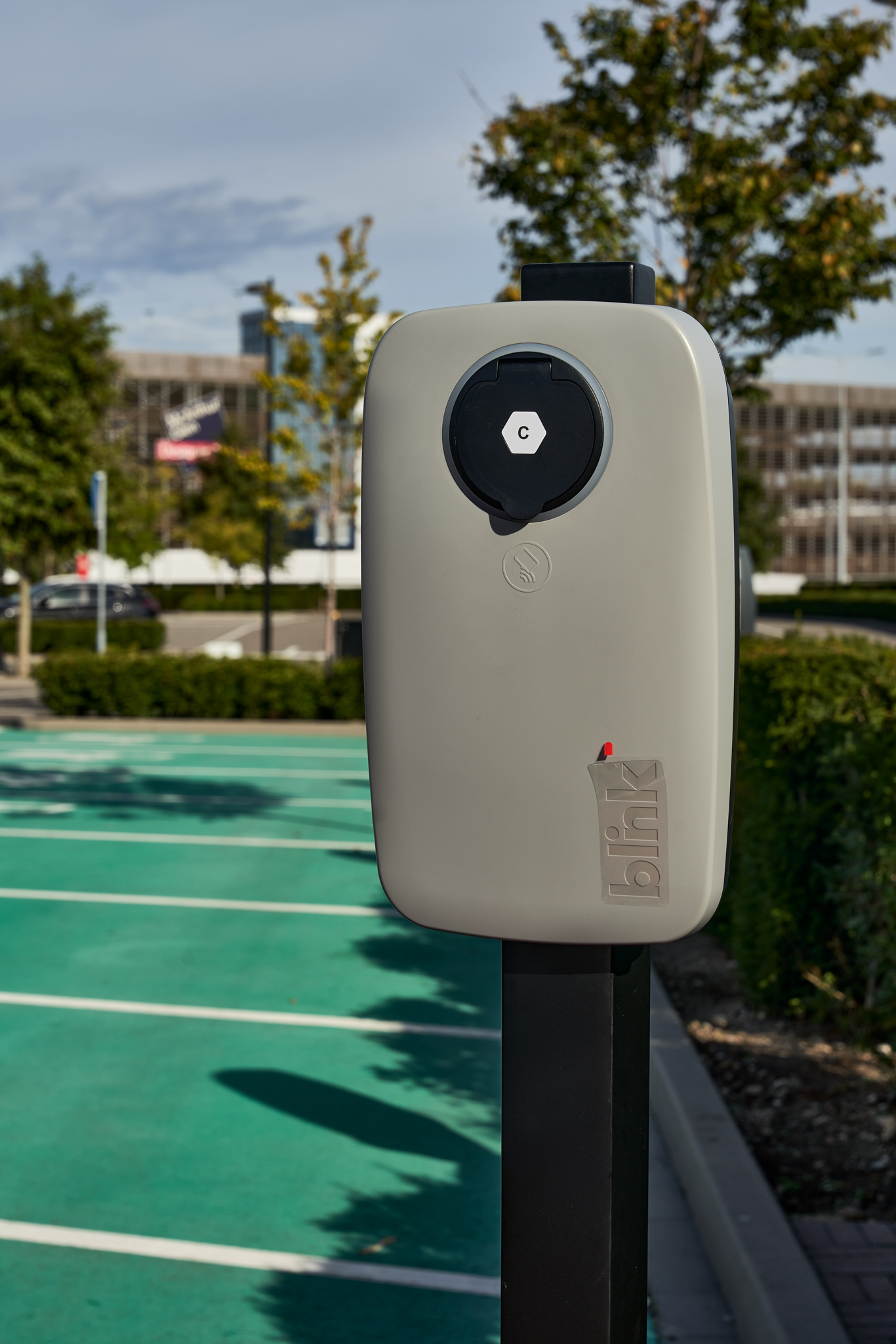 Blink and McArthurGlen team up to provide EV Chargers at famous Dutch ...