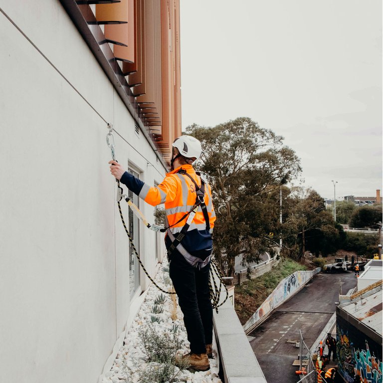 Wall mount static line system | Kattsafe