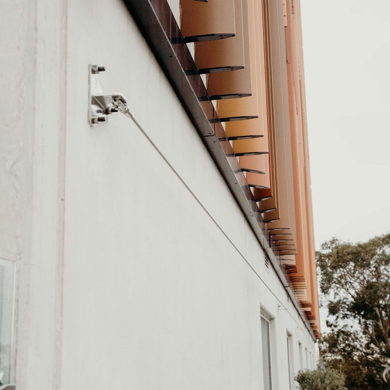 Wall mount static line system | Kattsafe