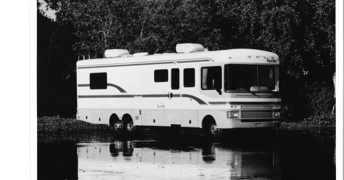 The Fleetwood Bounder Celebrates 40 Tan, Terrific years | Wildsam