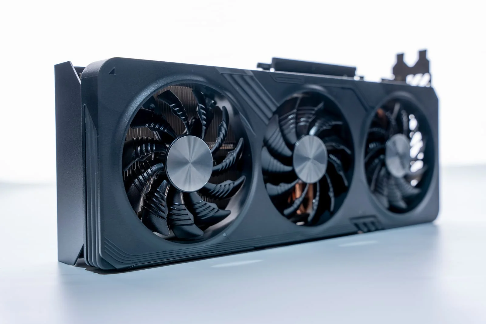 How to Optimize GPU Power Consumption Without Losing AI Performance