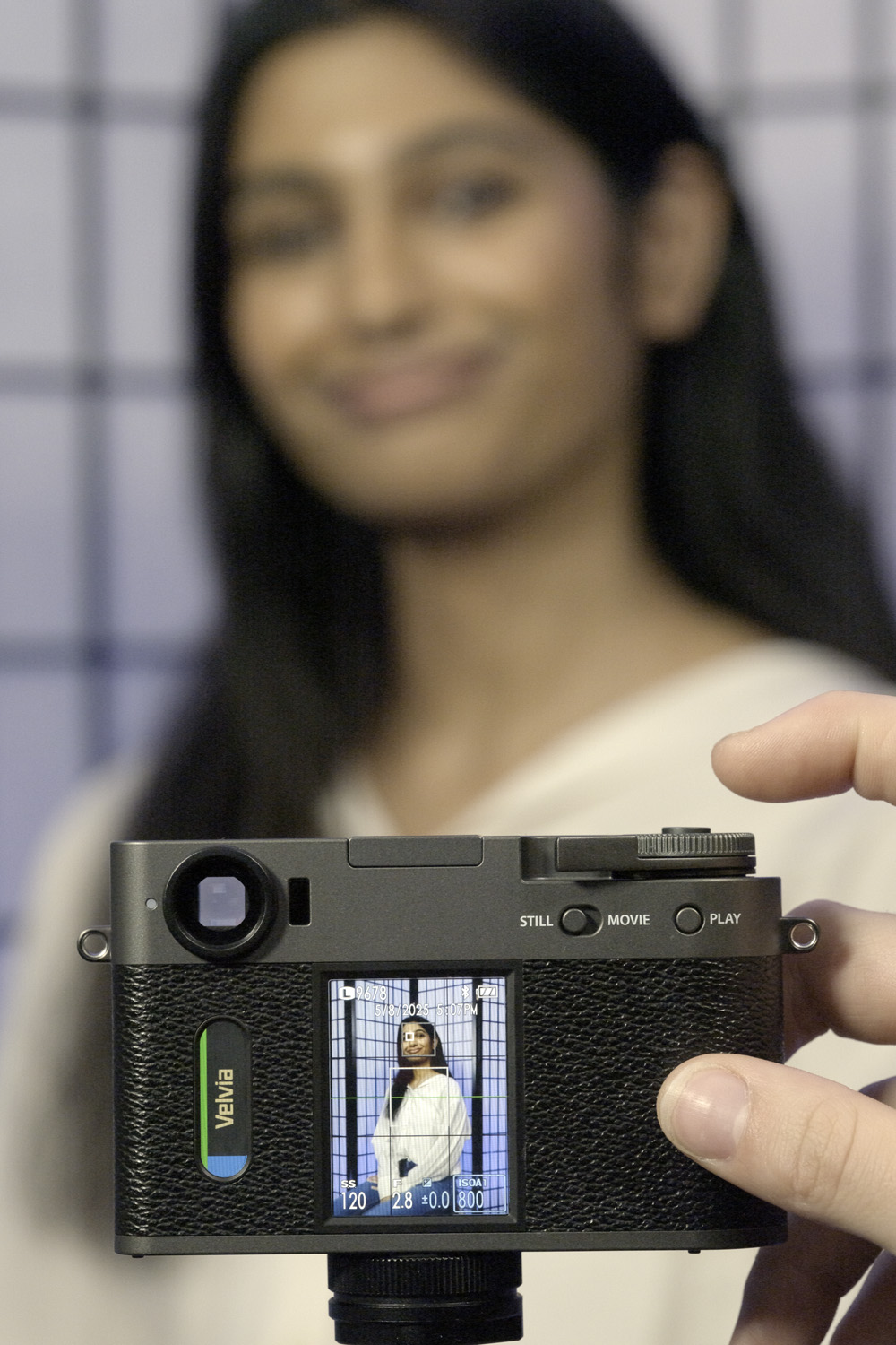 FUJIFILM Shop USA | How to Adjust Focus on FUJIFILM X half™