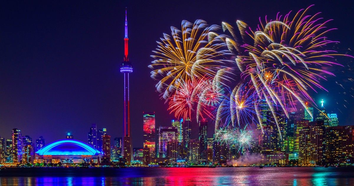 Ultimate Guide to Toronto's New Year's Eve Fireworks on Toronto's ...