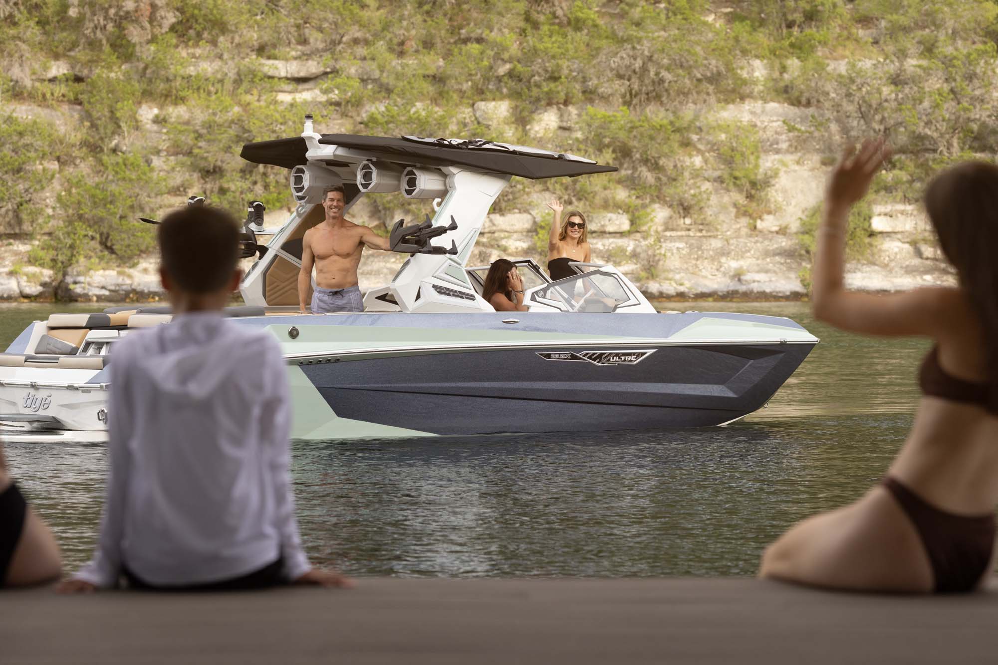 What to Look for When Buying a High-End Wakesurf Boat